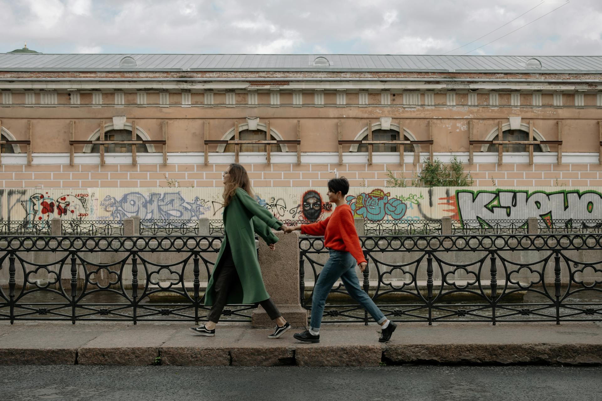 Bagwhispers – Finding bags you love just got easier and more fun